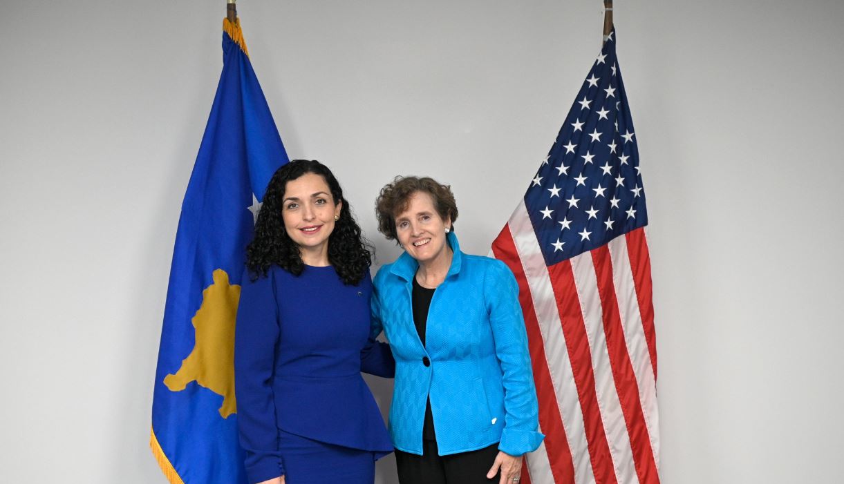 Presidentja Osmani takohet me Alice Albright – Insajderi Presidentja Osmani takohet me Alice Albright – Insajderi